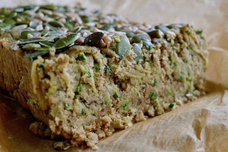 Koolhydraatarm Courgette-pindakaasbrood - Con-serveert