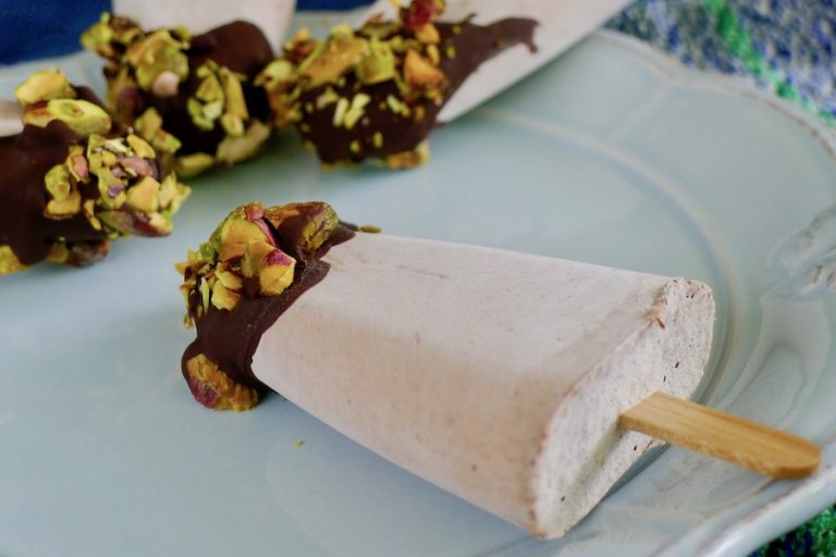 Pistache ijsjes met choco topping - Con-serveert