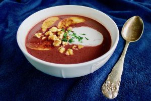 Rode kool soep met appel en gember - Con-serveert