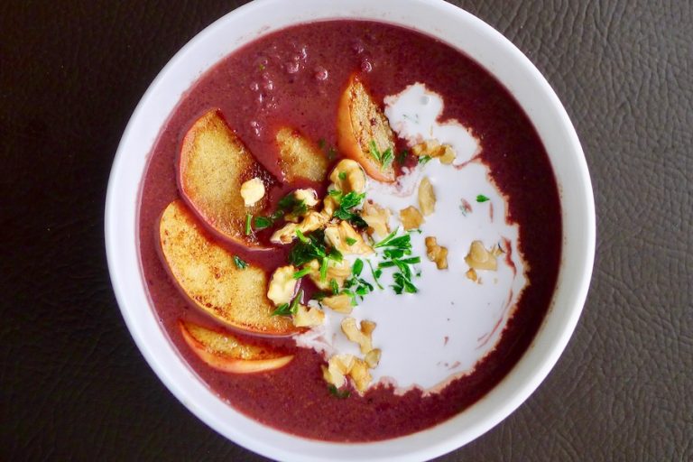 Rode kool soep met appel en gember - Con-serveert
